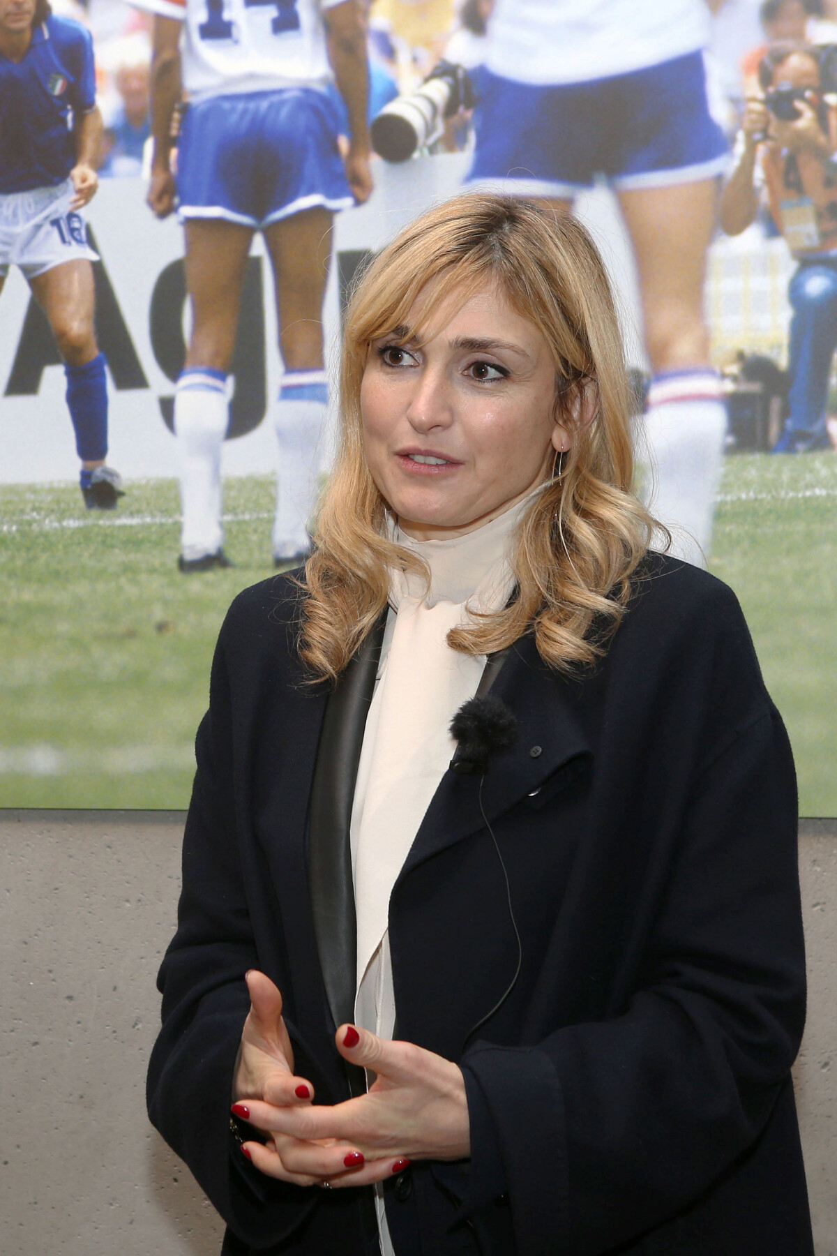 Photo : Exclusif - Julie Gayet lors de l'exposition "Tokyo 1964 !" lors ...