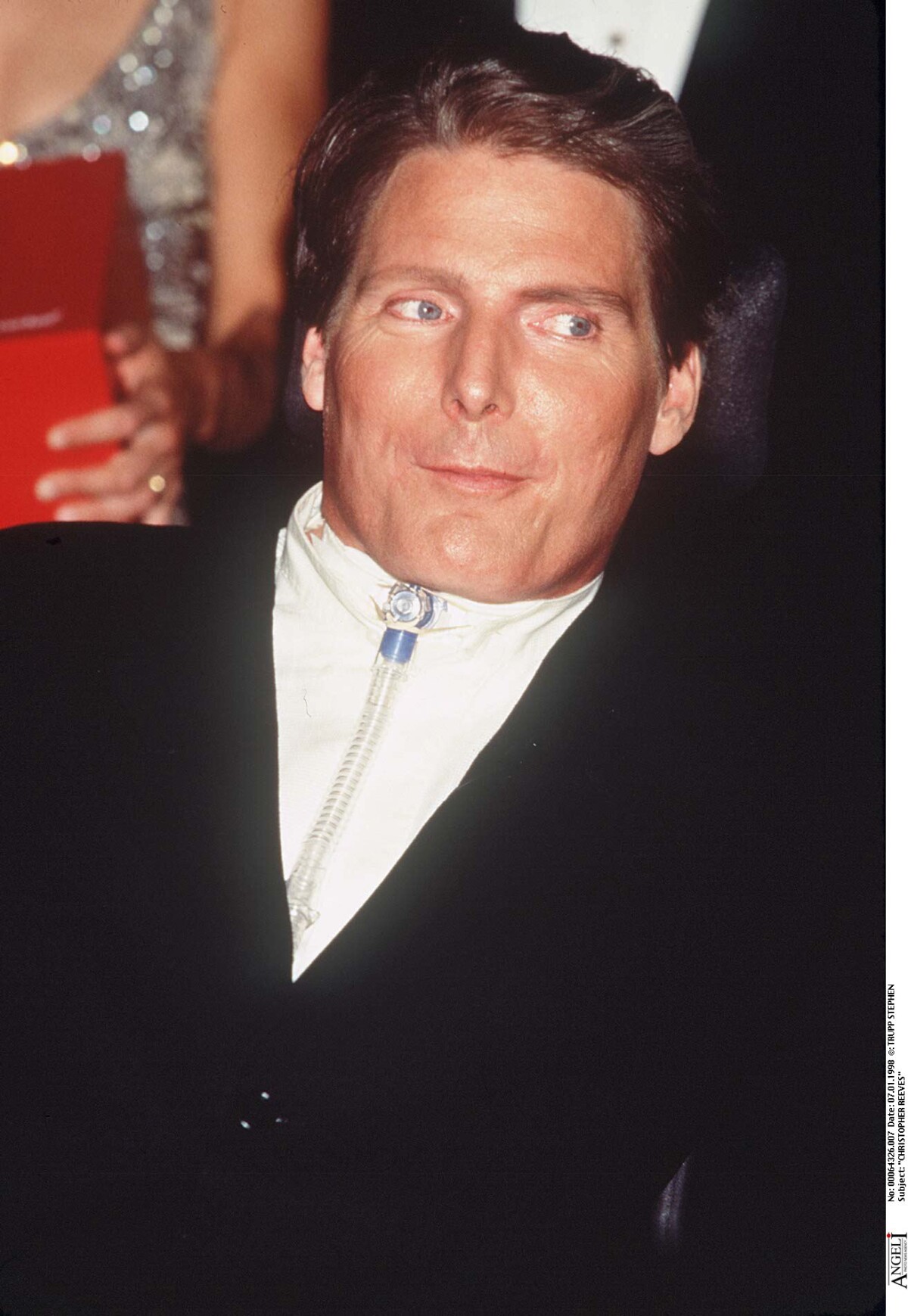 Photo : Christopher Reeve à New York en 1998 - Purepeople
