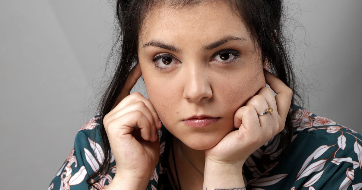 Portrait de la chanteuse Hoshi à Paris, France, le 4 avril 2018 ...