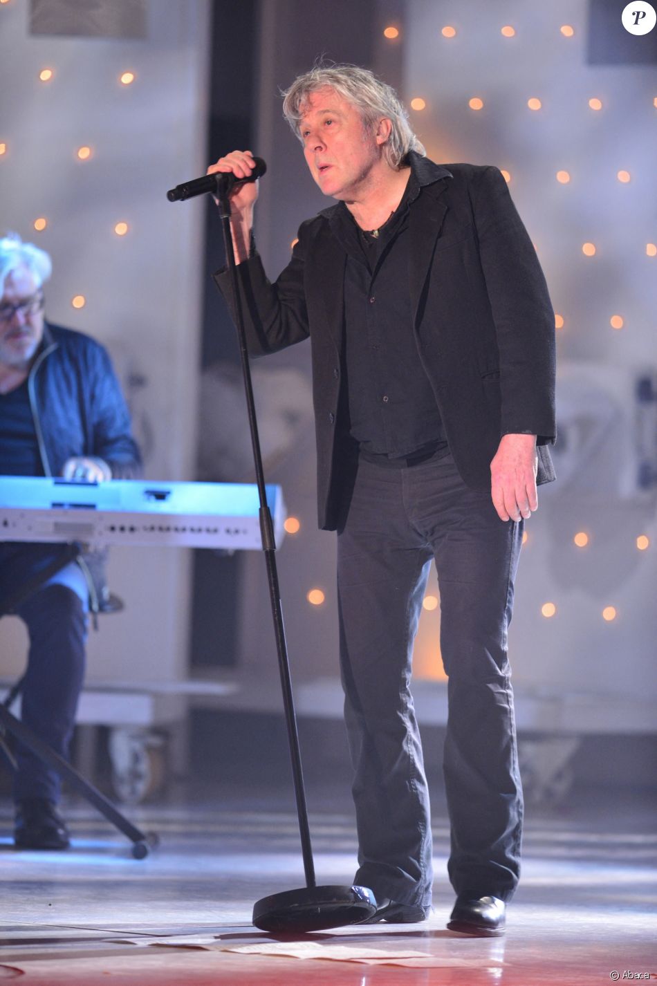 Arno dans l'émission Vivement Dimanche. Paris. Le 2 décembre 2014. @Max ...