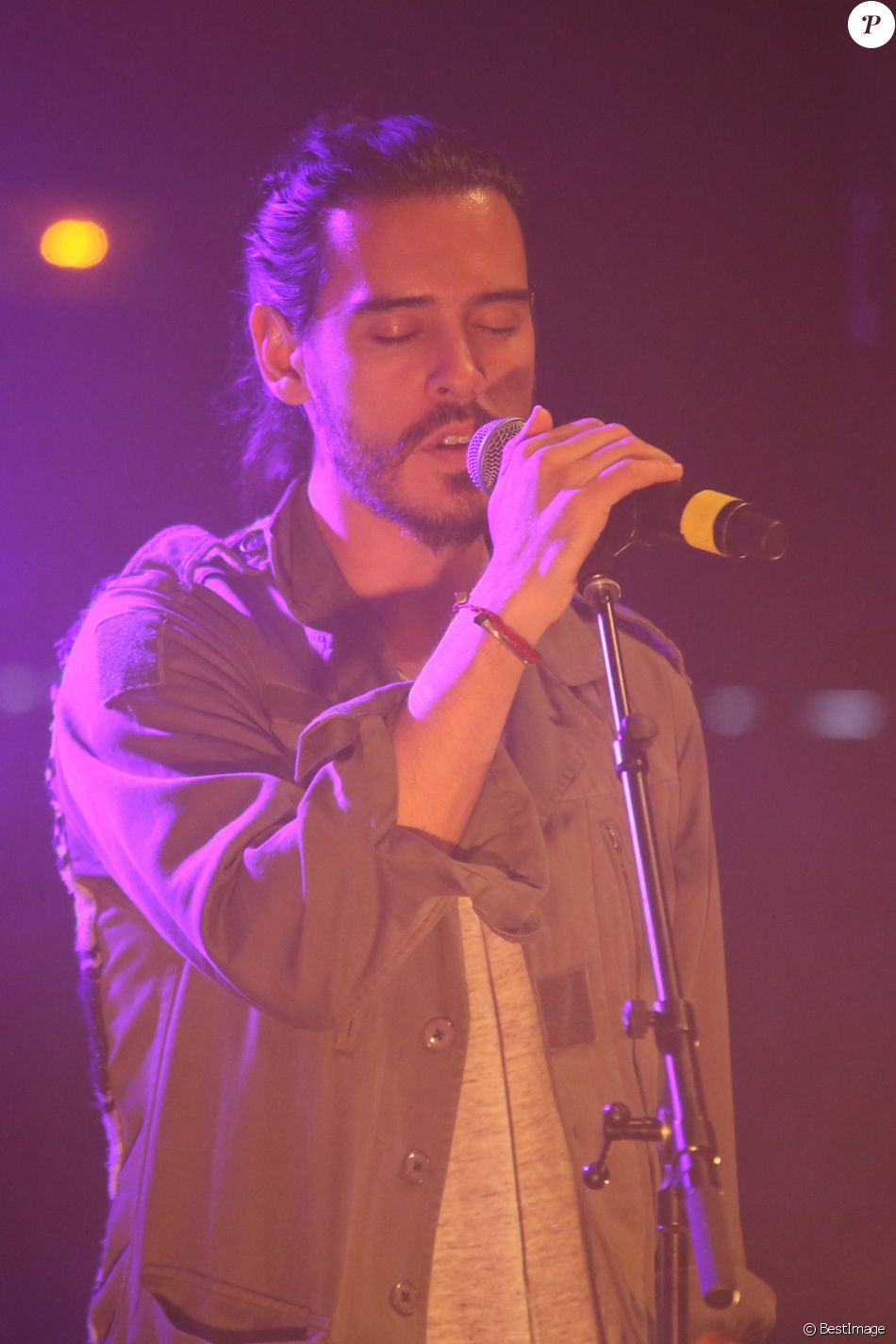 Exclusif - Florian Delavega (du groupe Fréro Delavega) - Concert ...