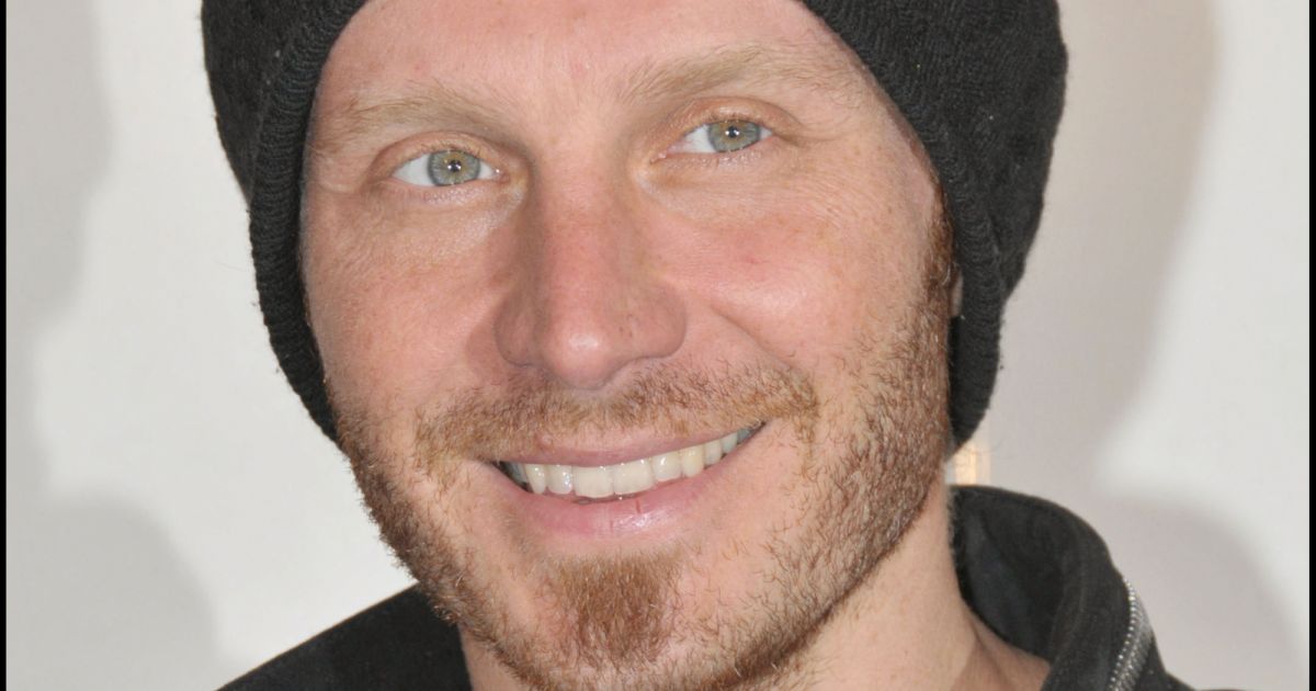 Le chanteur Sinclair - Première du film Sans arme, ni haine, ni ...