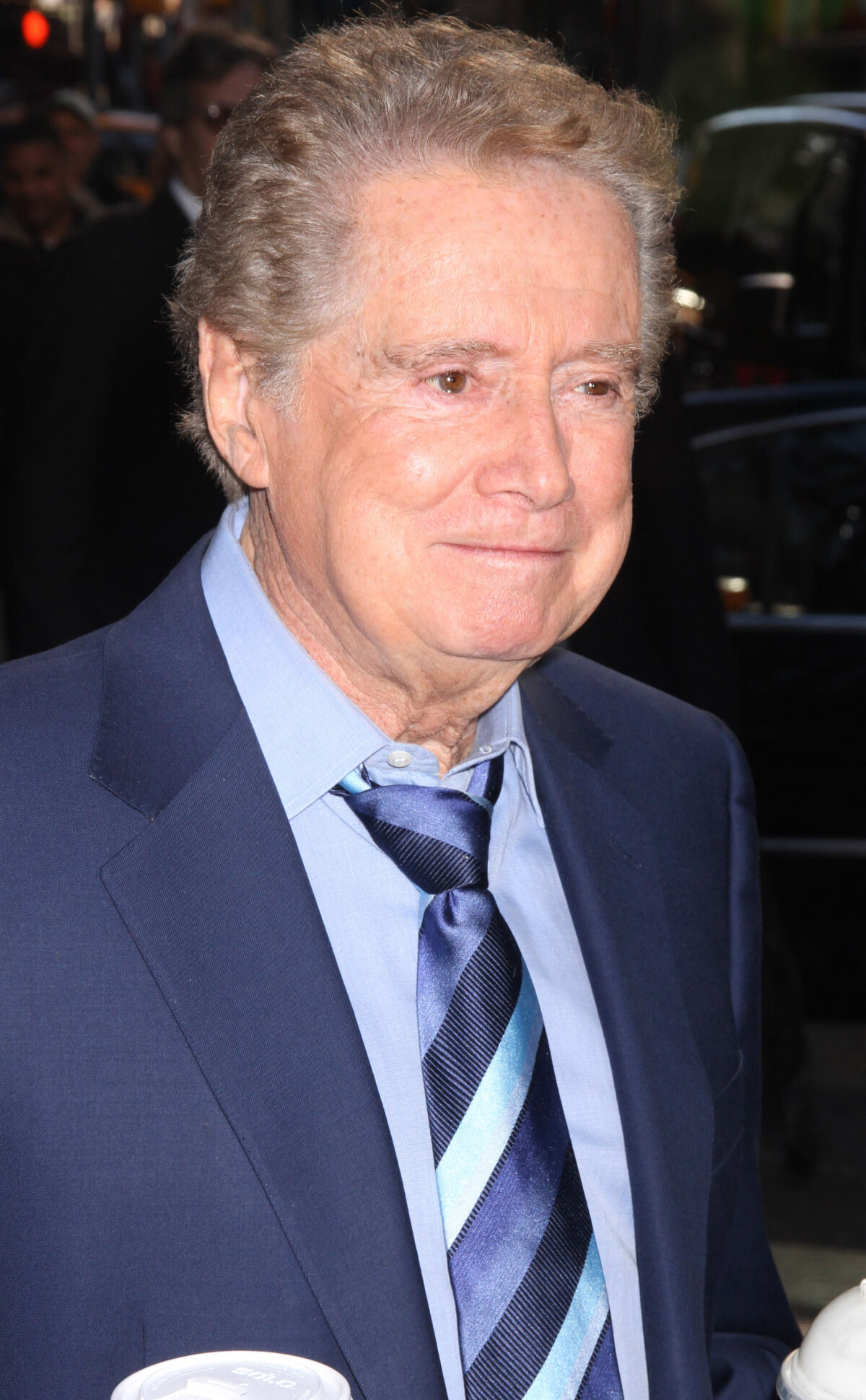 Photo : REGIS PHILBIN - PEOPLE ARRIVANT AUX STUDIOS "GOOD MORNING ...