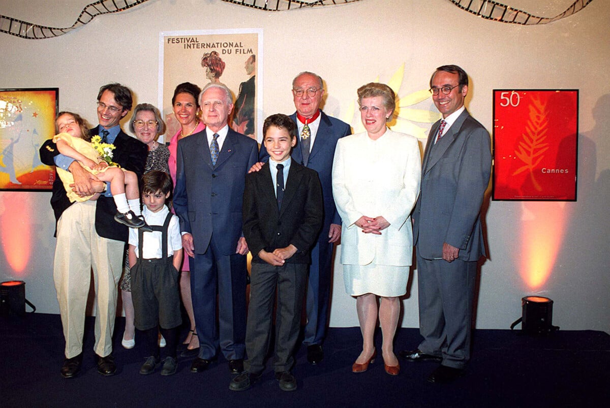 Photo : Pierre Viot en famille pour recevoir la Légion d'honneur, avec ...