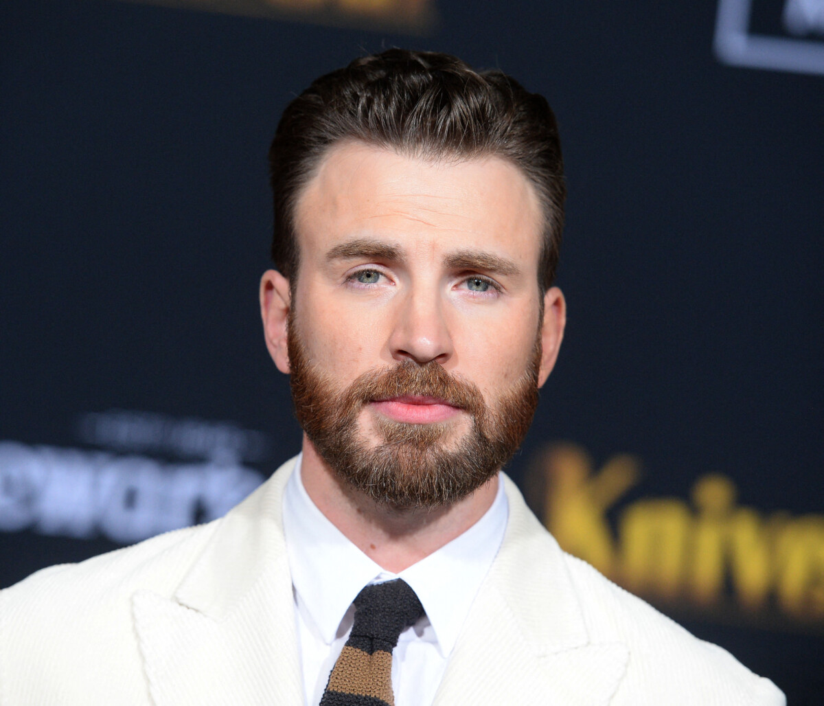 Photo : Chris Evans à la première de Knives Out au théâtre Regency ...