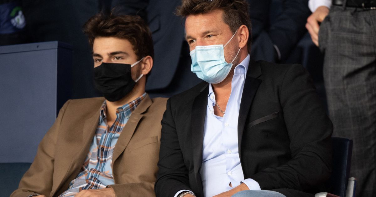 Benjamin Castaldi et son fils Simon lors du match PSG-Olympique de ...