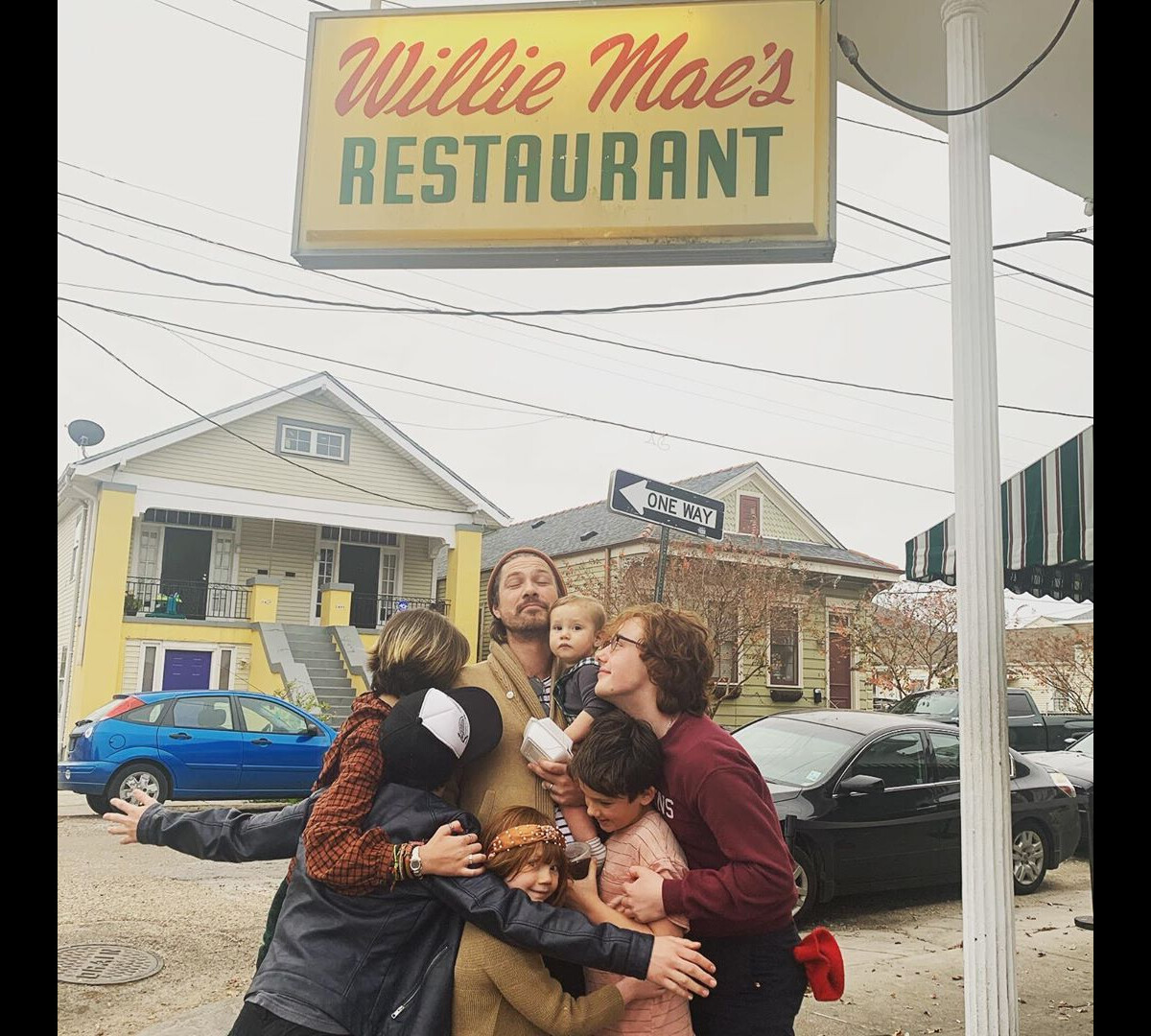 Photo : Taylor Hanson pose avec ses enfants. Instagram. - Purepeople