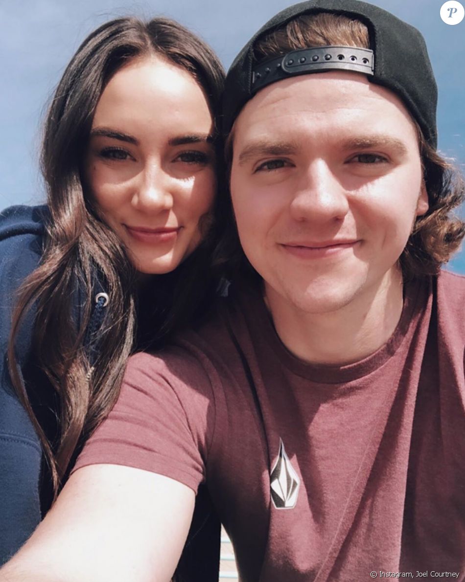 Joel Courtney et son épouse Mia Courtney. - Purepeople