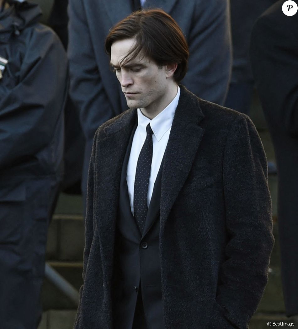 Robert Pattinson, dans le rôle de Bruce Wayne, sur le tournage du film ...