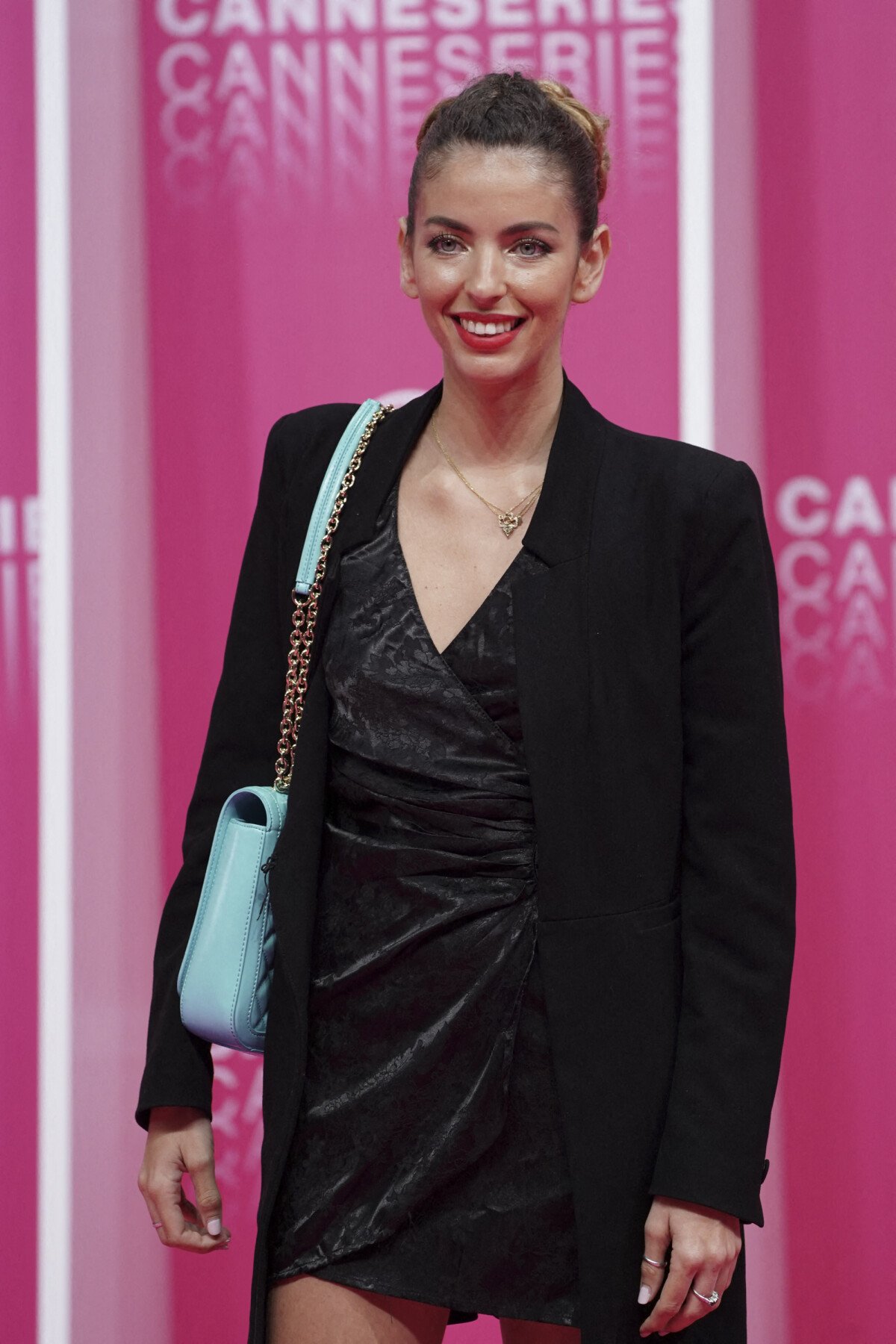 Photo : Sofia Alaoui - Pink Carpet dans le cadre de Canneseries saison 3 au Palais des Festivals ...