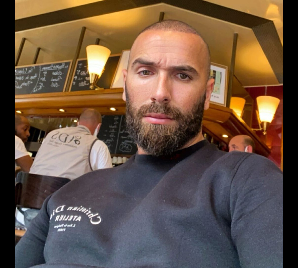 Photo : Mujdat pose sur Instagram - Purepeople
