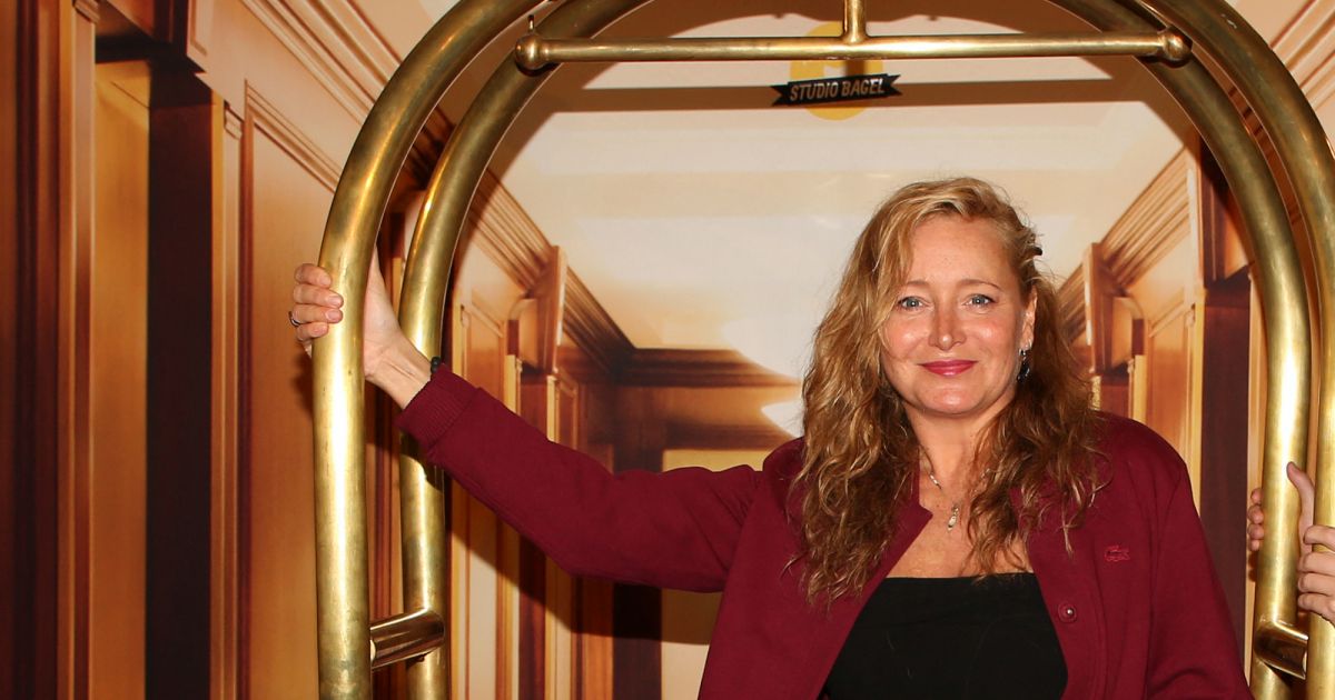 Julie Ferrier de la série Groom - Avant-première des séries YouTube ...