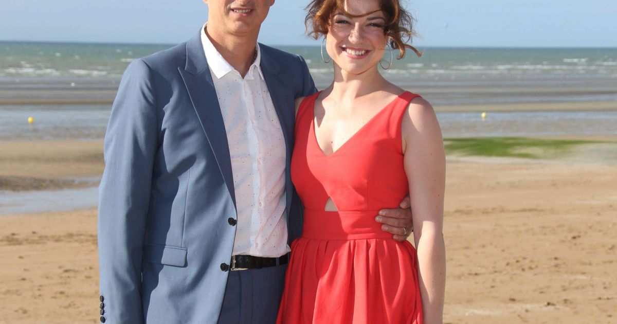 Emilie Dequenne et son fiancé Michel Ferracci sur la plage lors du Festival du film romantique ...