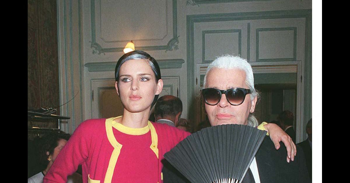 Karl Lagerfeld et Stella Tennant à Paris en 1996. - Purepeople
