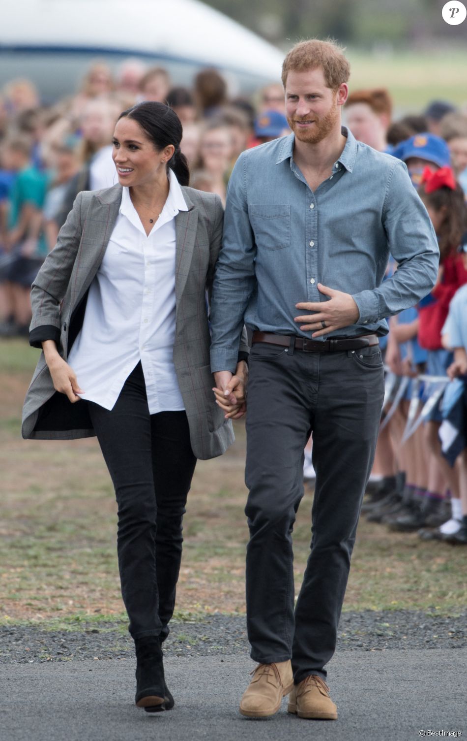Le prince Harry et sa femme Meghan Markle (enceinte), accueillis par ...