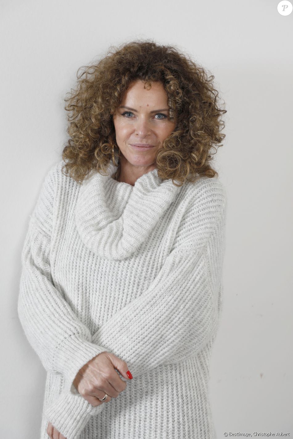 Exclusif - Manuela Lopez - Rendez-vous photos avec le casting de la ...