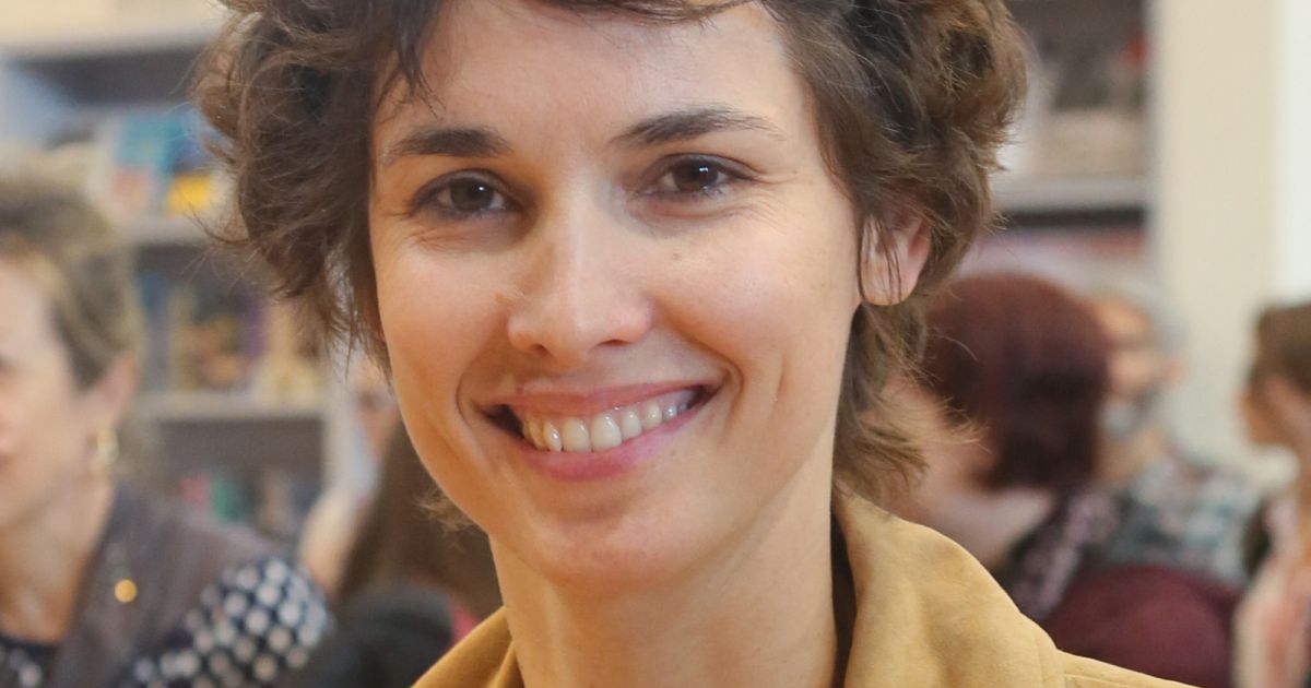 Eglantine Eméyé au 37ème Salon du Livre à la Porte de Versailles à ...
