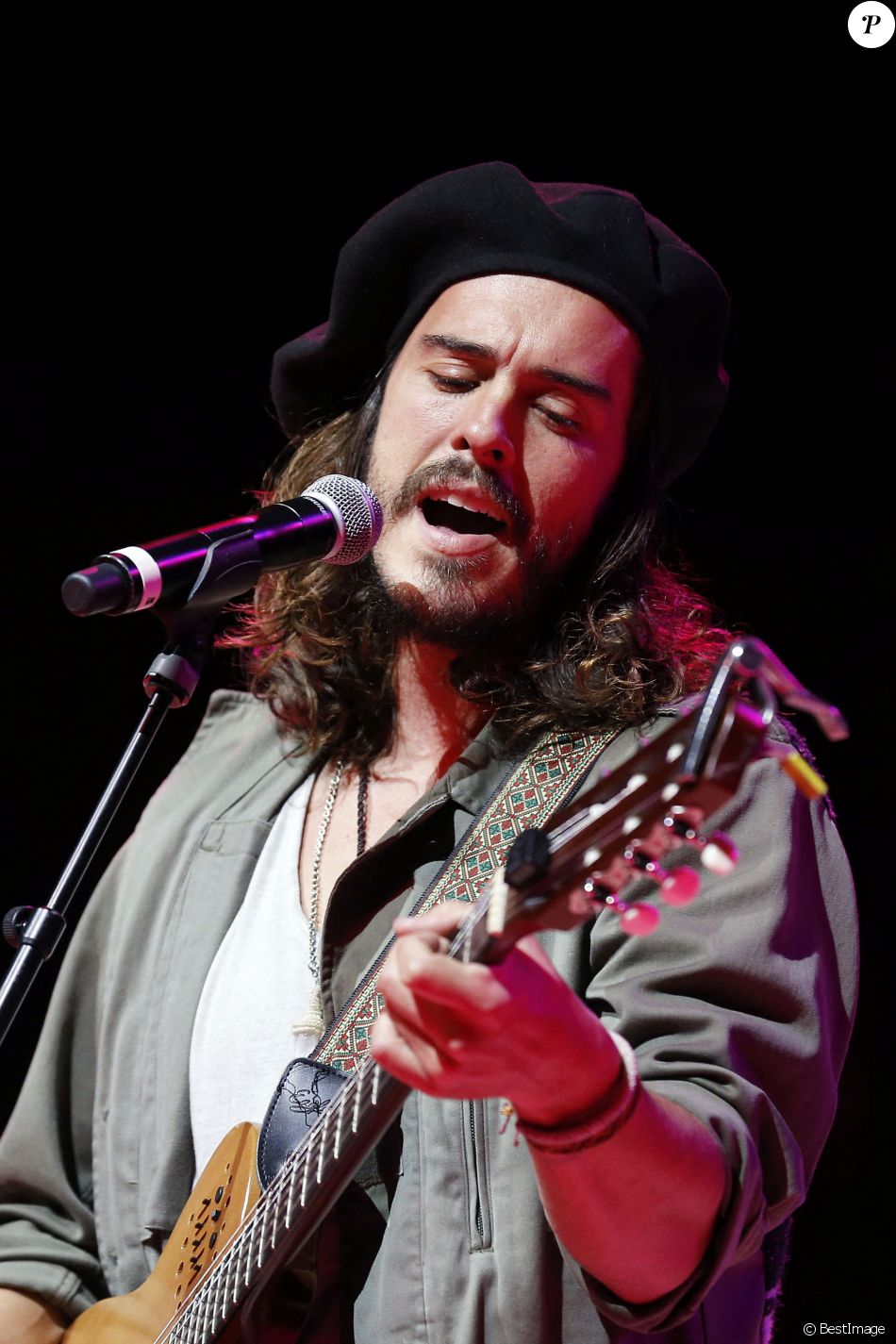Florian Delavega (du groupe Fréro Delavega) - Concert privé MFM Radio ...