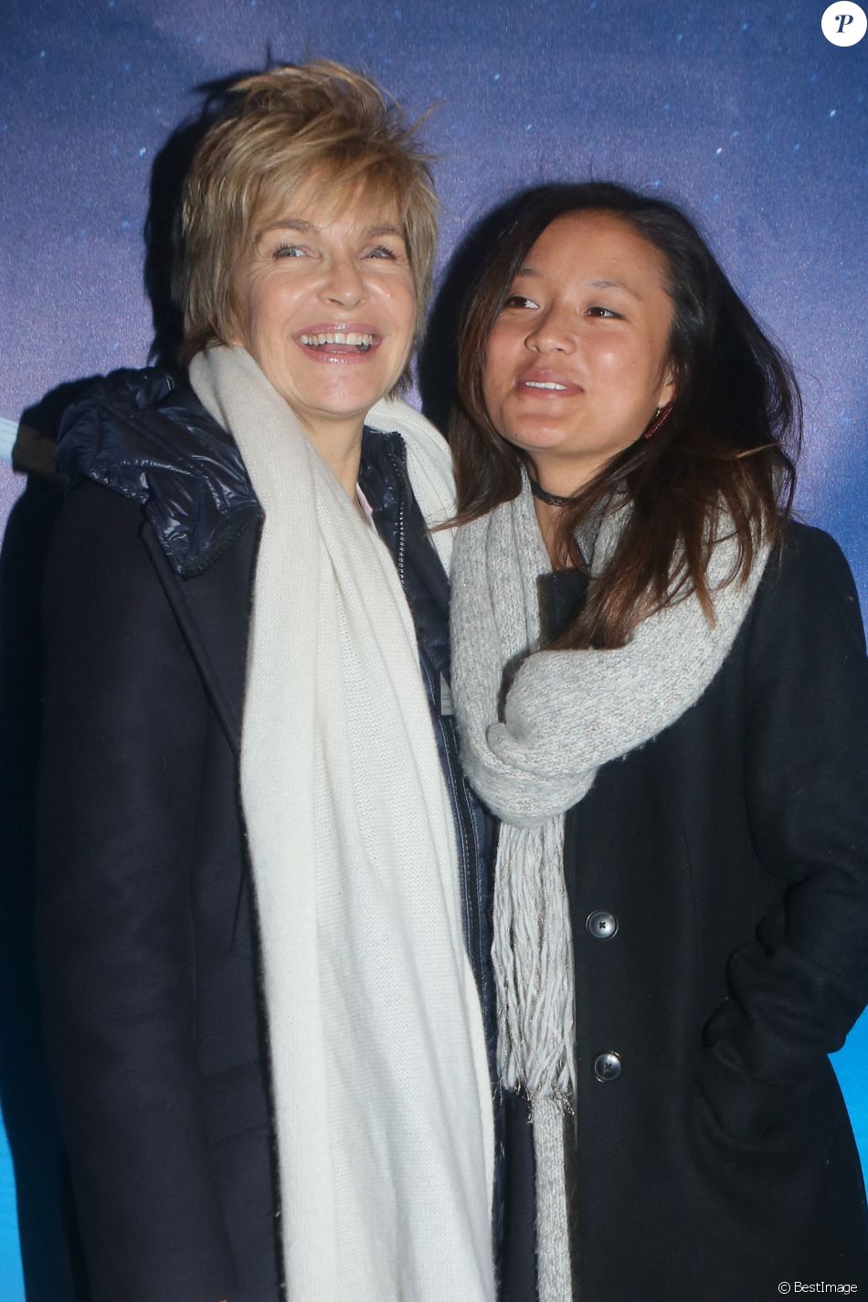 Véronique Jannot et sa fille Migmar au photocall du spectacle Bô, le ...