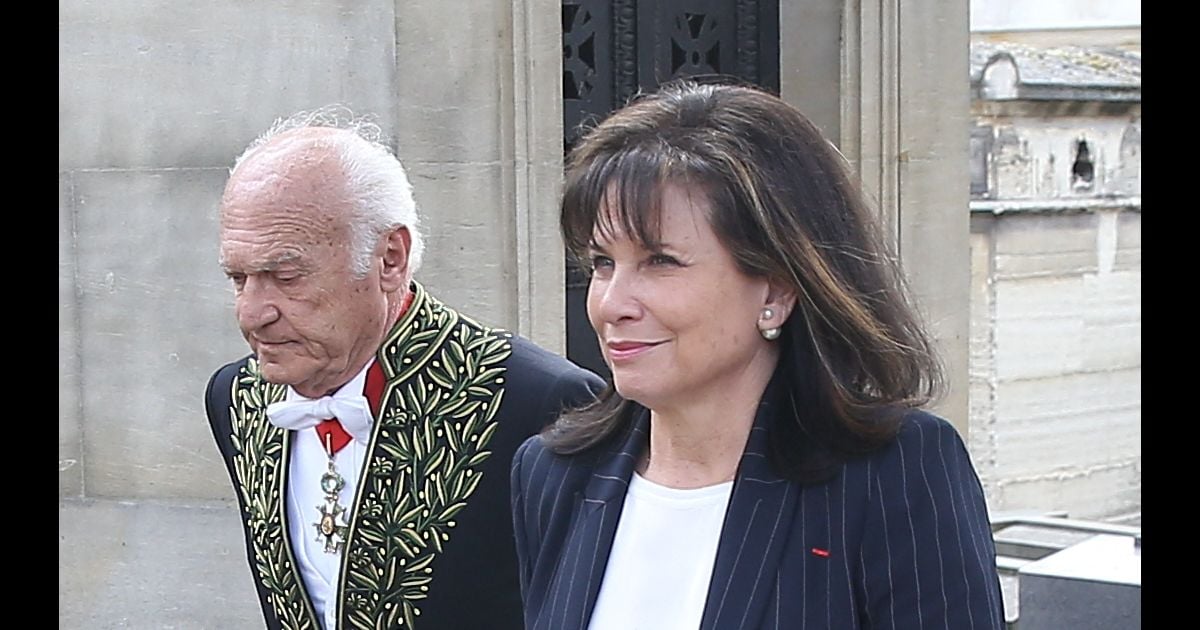Pierre Nora et sa compagne Anne Sinclair - Obsèques de Alain Decaux au cimetière du Père ...