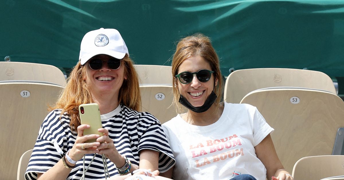 Léa Salamé Et Son Fils Alexandre People Dans Les Tribunes Lors Des