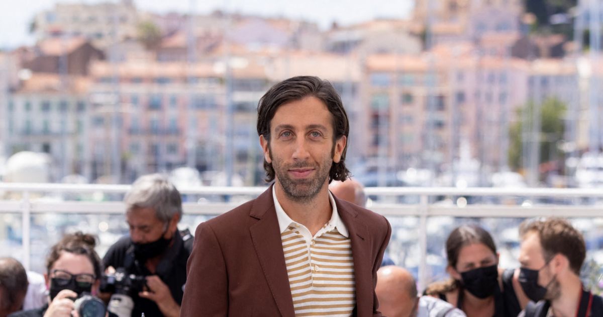 Simon Helberg au photocall du film Annette lors du 74ème festival ...