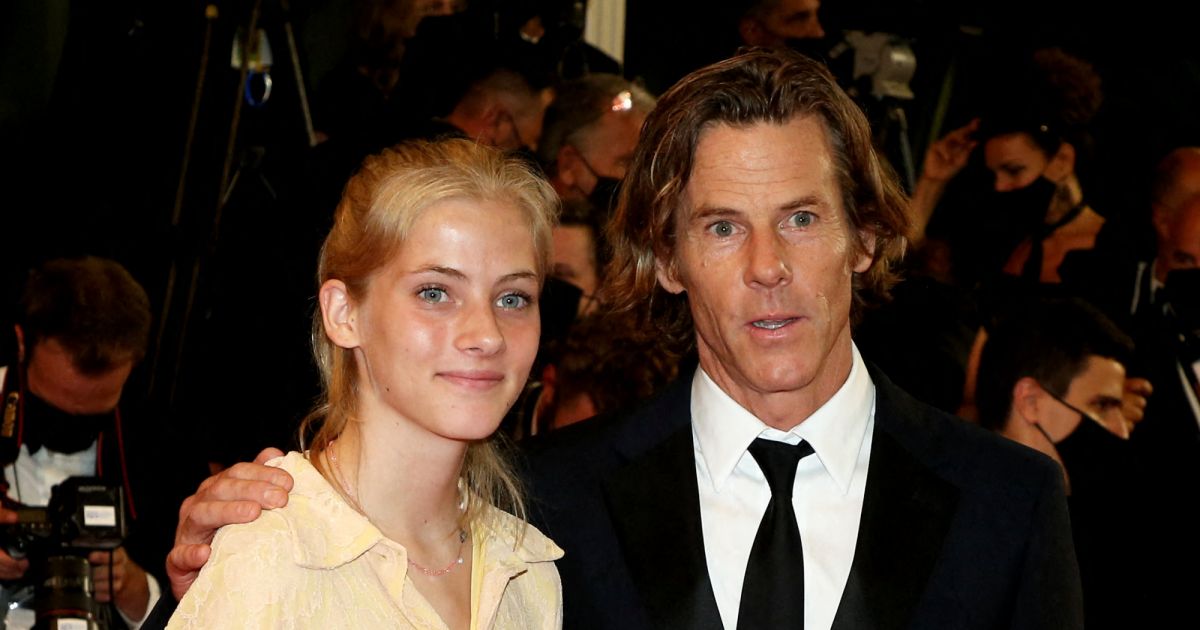 Daniel Moder et sa fille Hazel à la montée des marches du film Flag Day ...