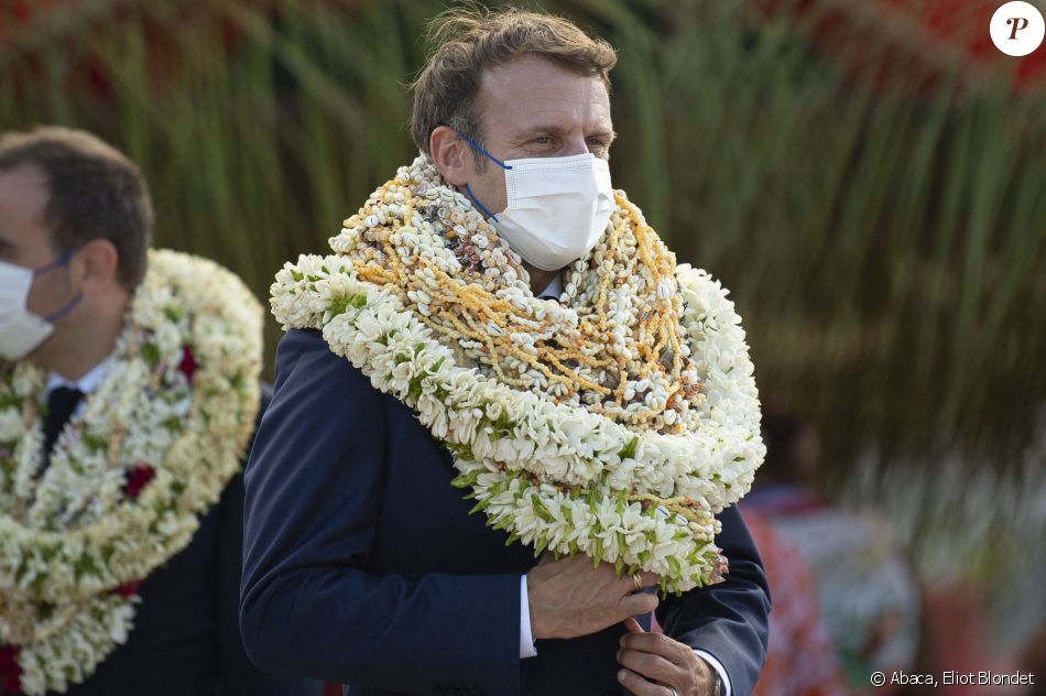 Emmanuel Macron couvert de fleurs en Polynésie ? Le chef de l'Etat ...