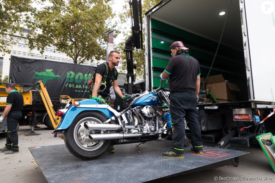 Exclusif - Installation de la statue en hommage à Johnny Hallyday sur ...