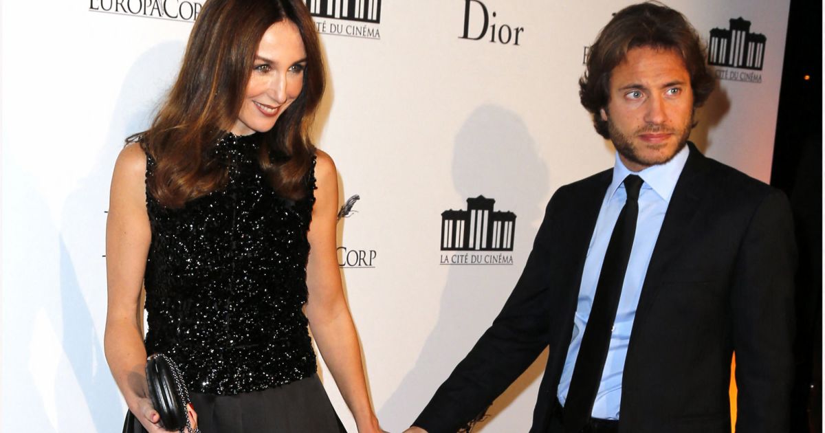 Elsa Zylberstein (habillee en Dior) et son compagnon Gabriel Naouri ...