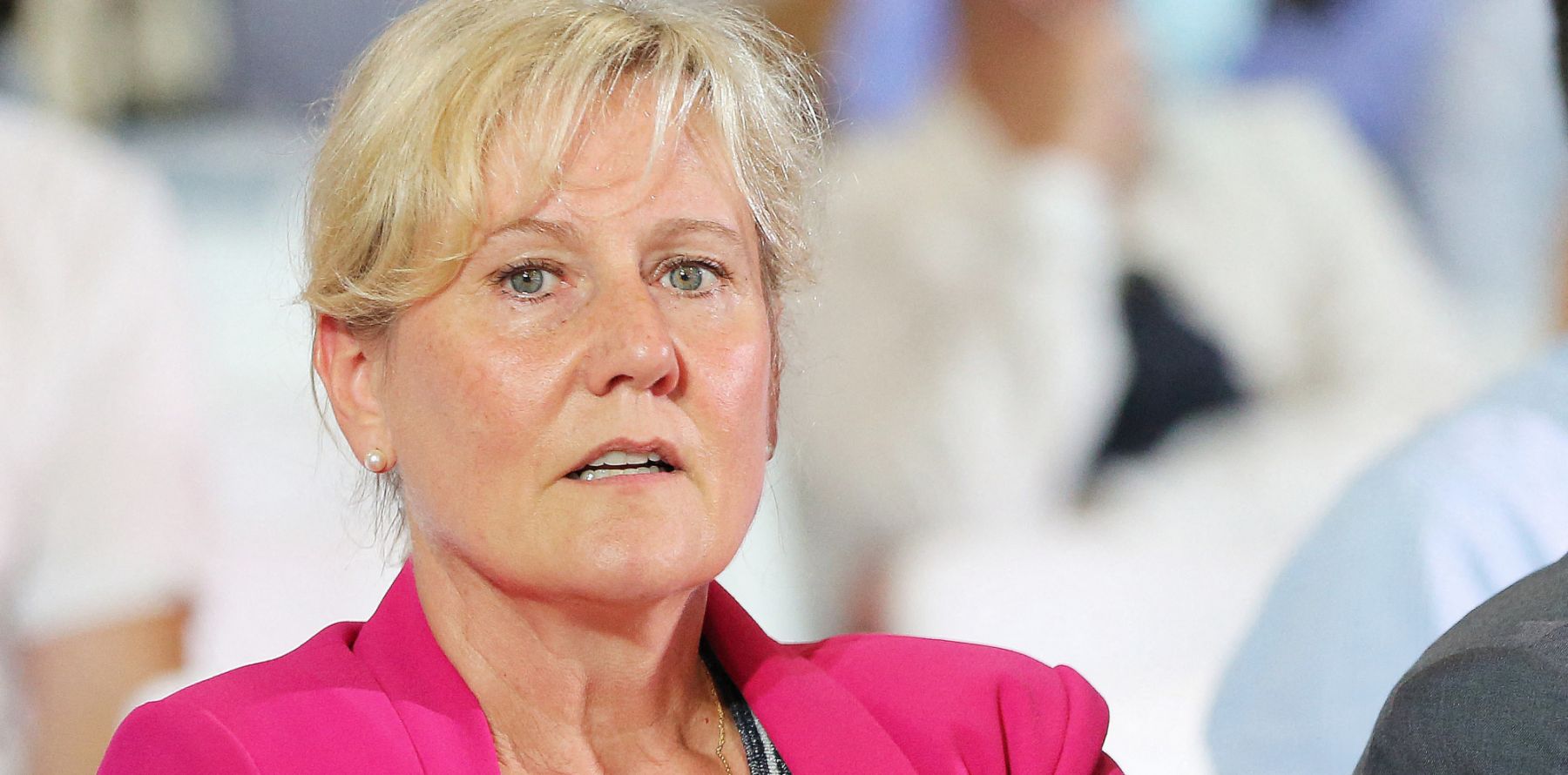 Nadine Morano dépouillée de son portable : elle porte plainte : le ...