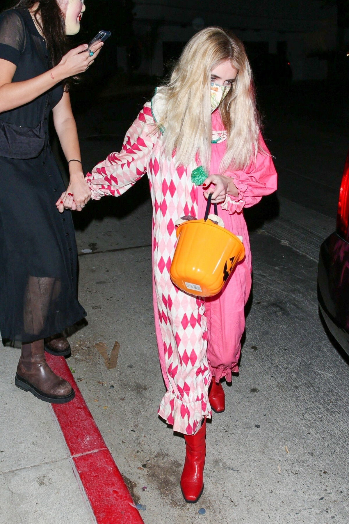 Photo : Emma Roberts quitte une soirée déguisée d'Halloween à Los ...