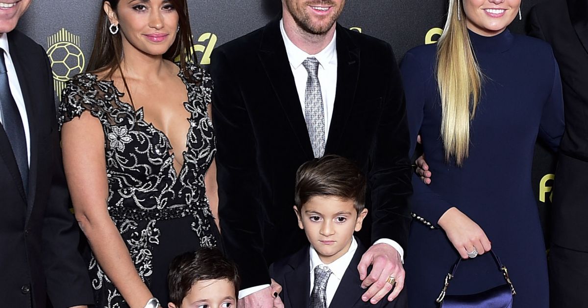 Lionel Leo Messi, sa femme Antonella Roccuzzo, leurs fils Thiago et ...