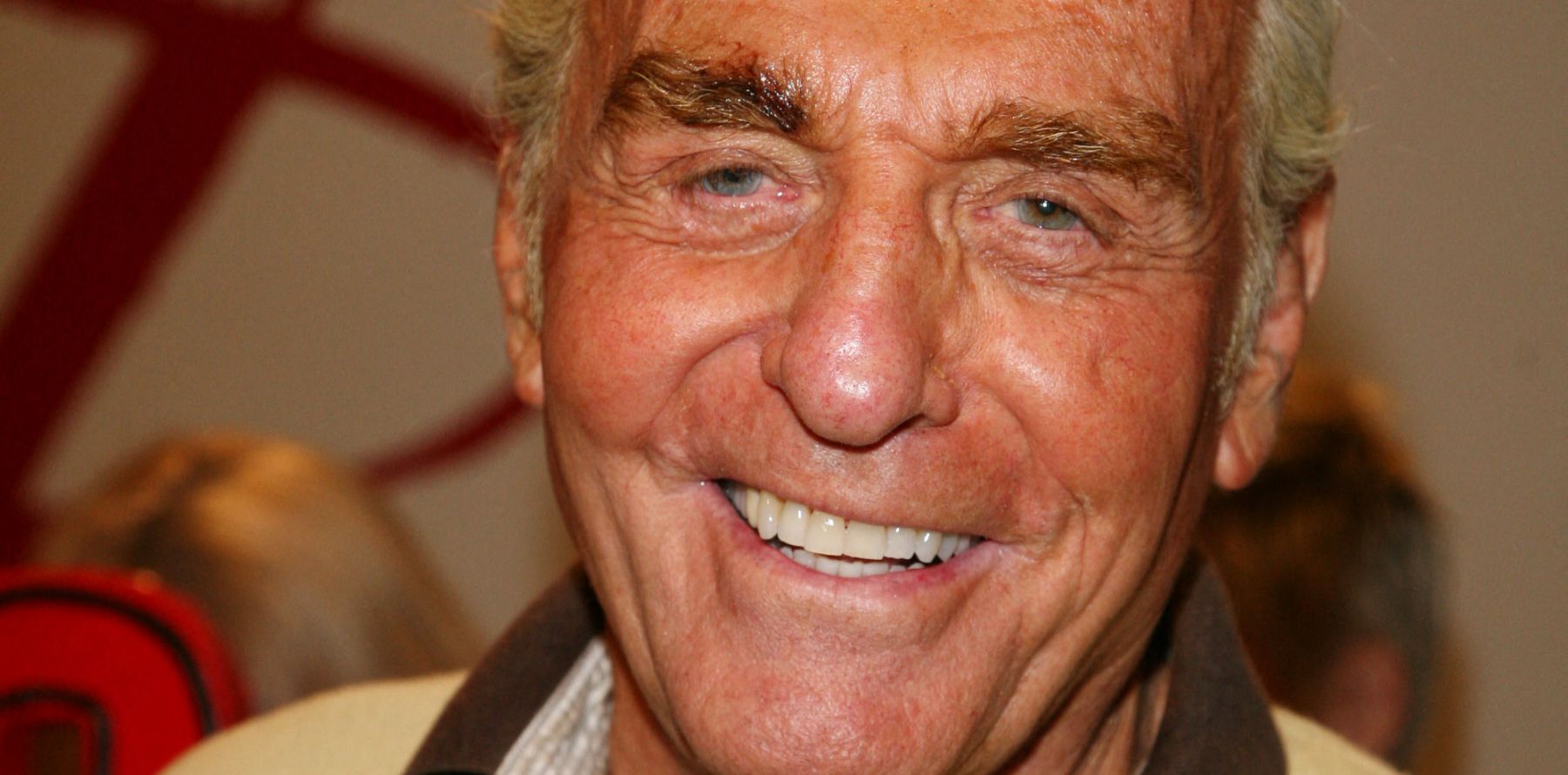 Mort de Jerry Douglas, le légendaire John Abbott dans Les Feux de l ...