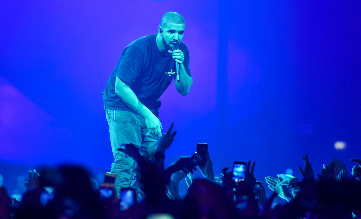 Photo : La rappeur Drake en concert à l'AccorHotels Arena lors de sa ...
