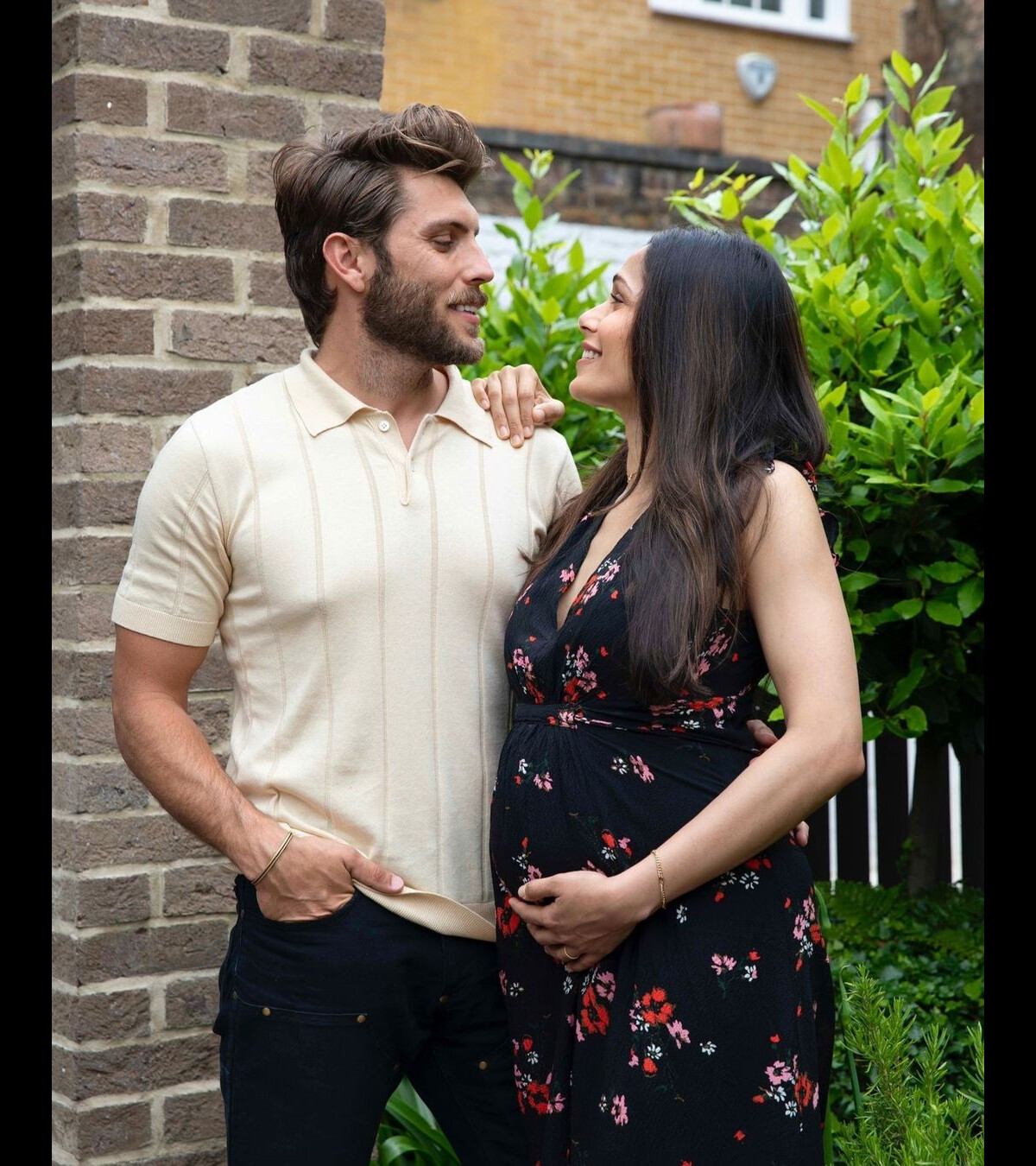 Photo : Freida Pinto et son fiancé Cory Tran attendent leur premier ...