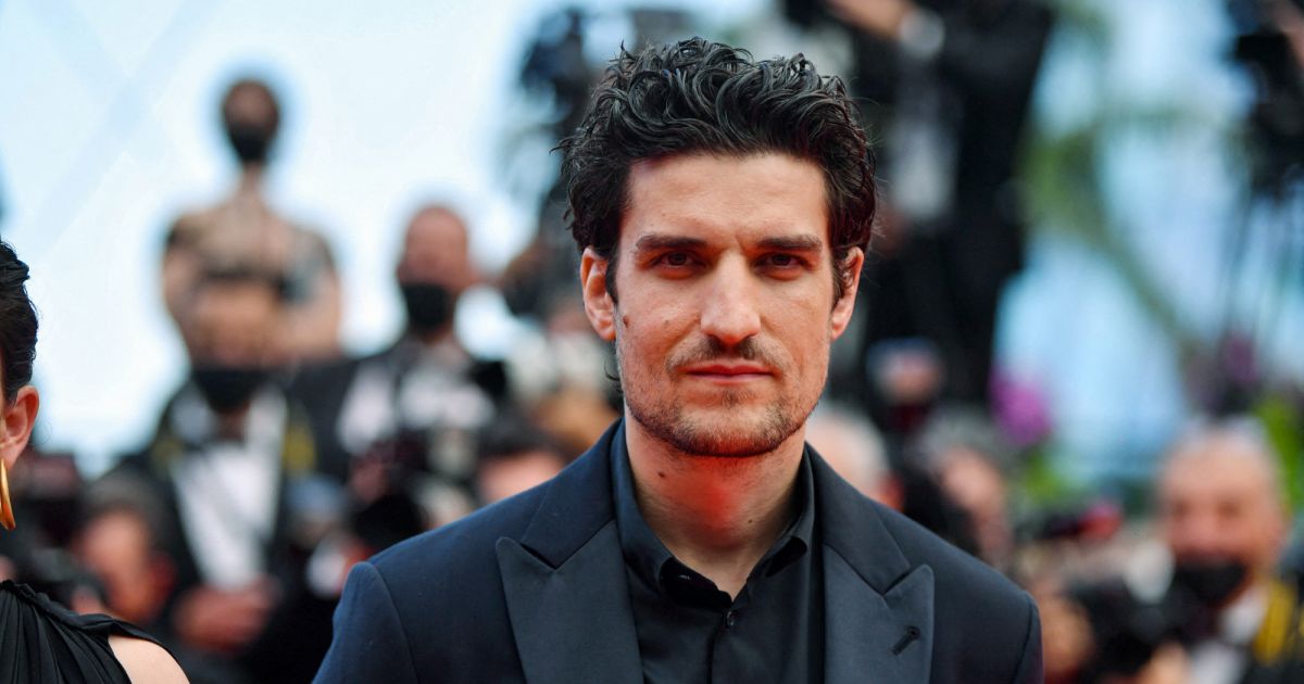 Louis Garrel - Montée des marches du film France lors du 74e Festival ...