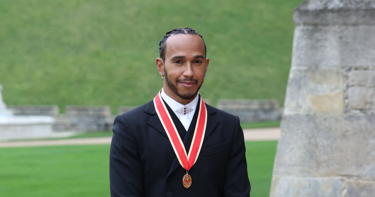 Sir Lewis Hamilton décoré lors d'une cérémonie au Château de Windsor ...