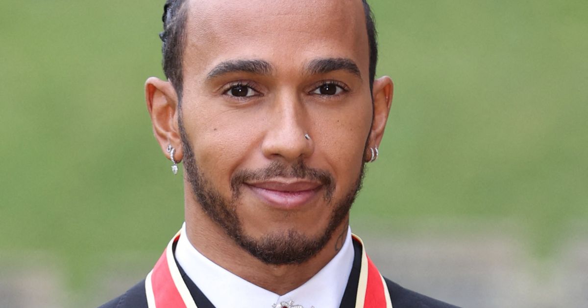 Sir Lewis Hamilton a été fait chevalier par le prince Charles au ...