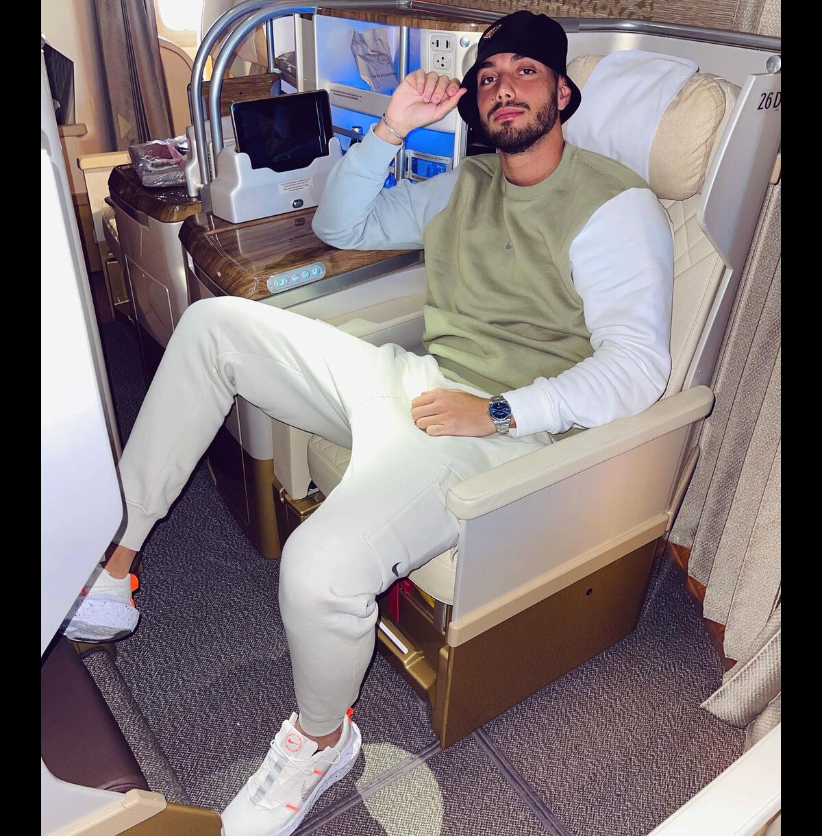 Photo : Ahmed, l'ancien mari de Sarah Fraisou, dans un avion - Purepeople