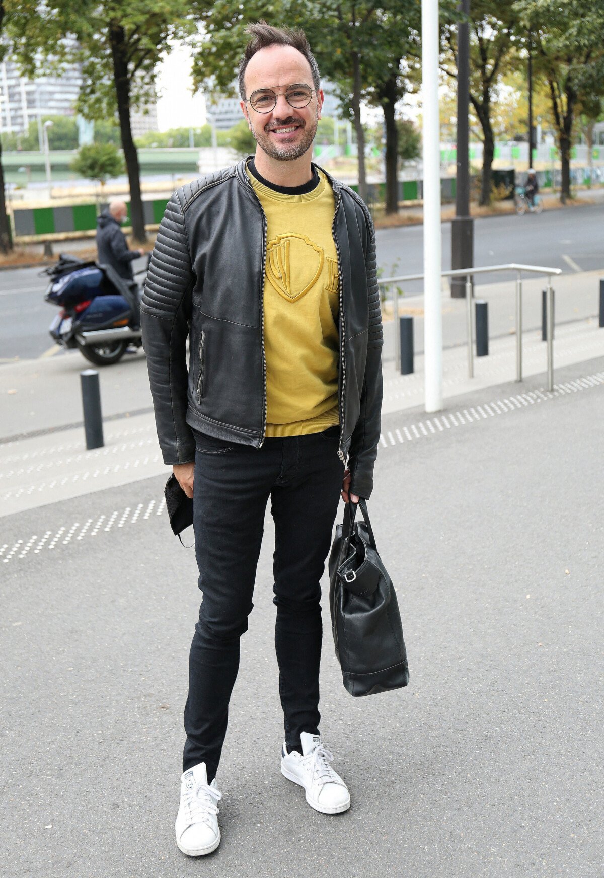 Photo : Exclusif - Jarry arrive dans les studios de Radio France à ...