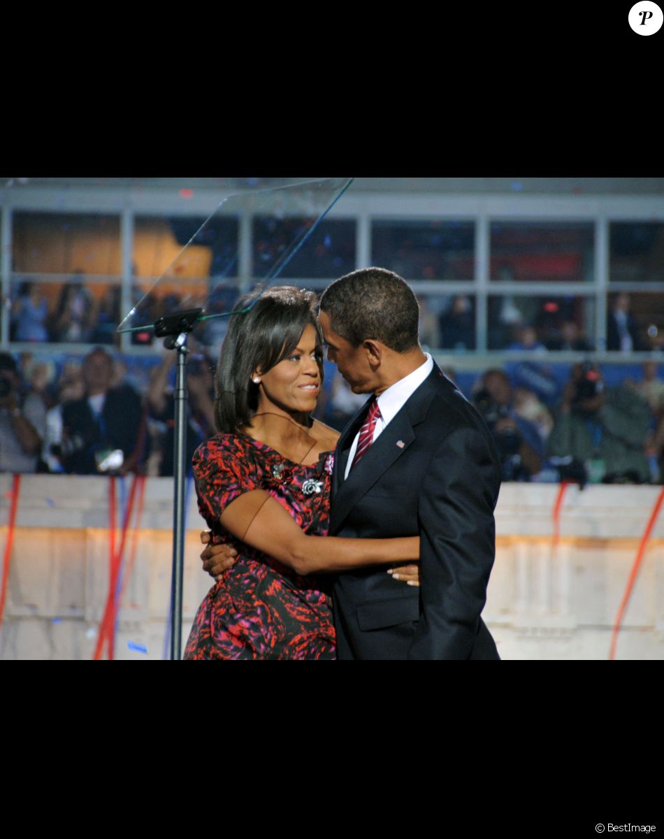 Michelle Obama a 58 ans : Barack tactile et attentionné pour son ...
