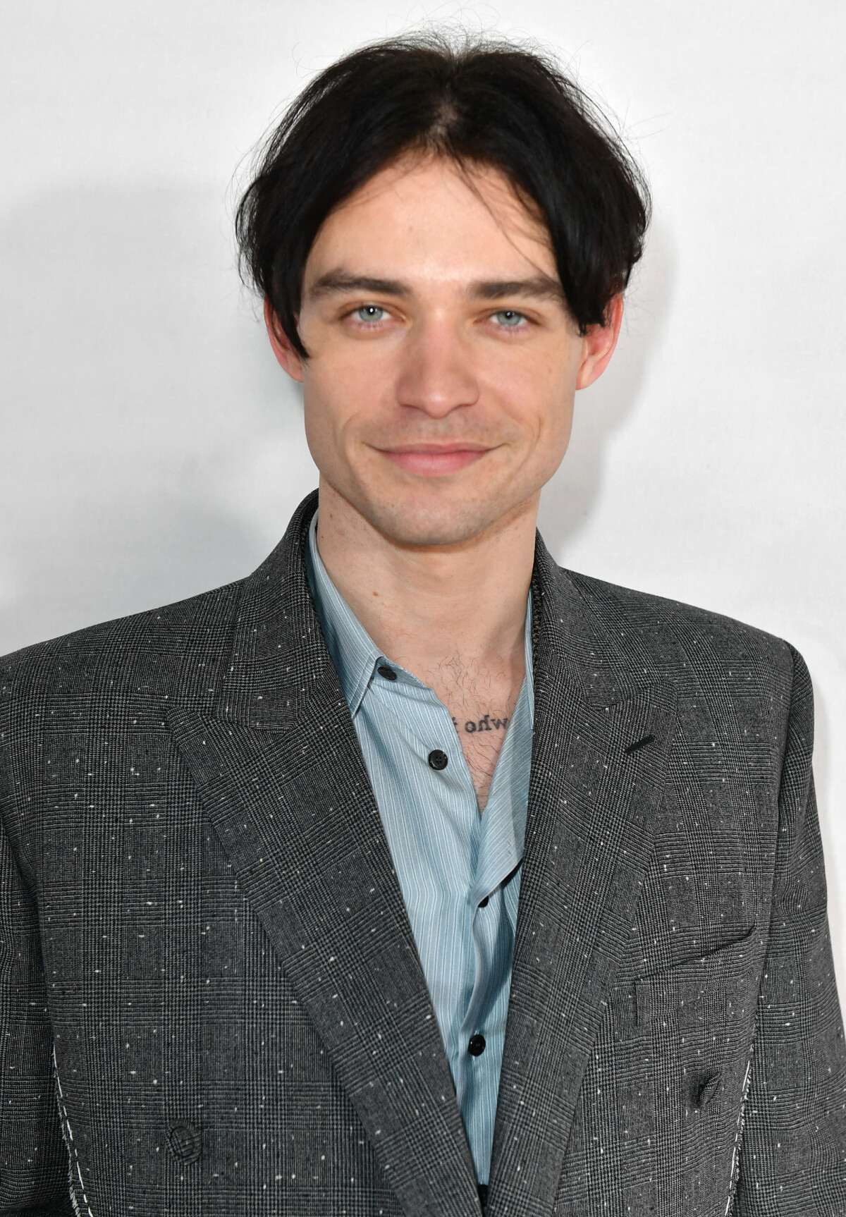 Photo : Thomas Doherty en backstage du défilé Homme Dior automne-hiver ...