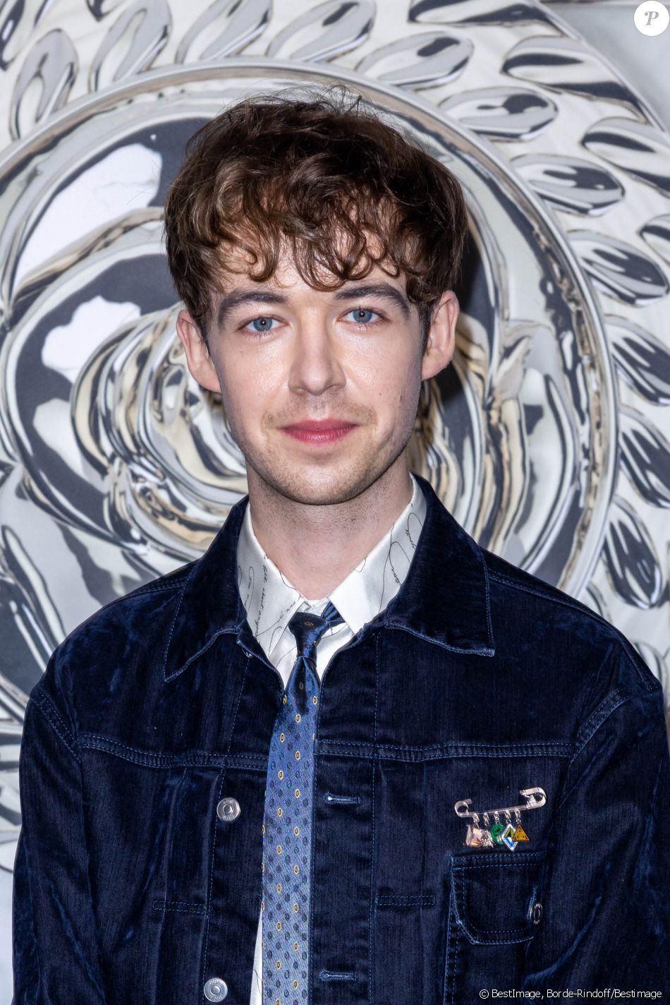 Alex Lawther au photocall du défilé défilé Homme Dior automne-hiver ...