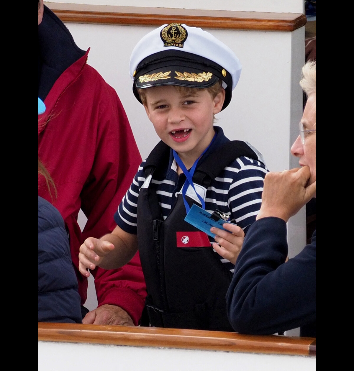 Photo : Le prince George sur un bateau lors de la King's Cup à Cowes le ...