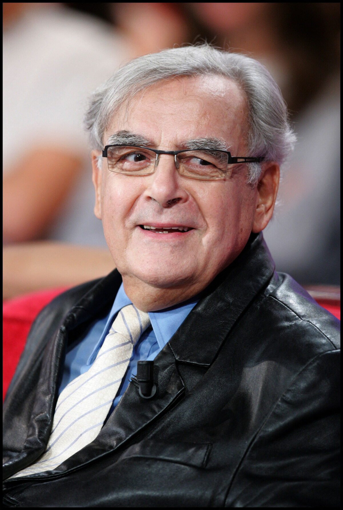 Photo : Bernard Pivot dans l'émission "Vivement dimanche" en 2008 ...