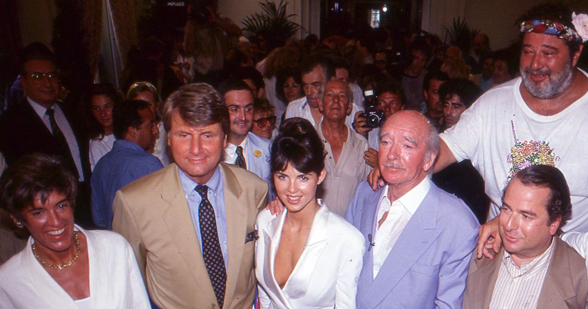 Eddie Barclay et sa femme Caroline Barclay lors d'une cérémonie de ...