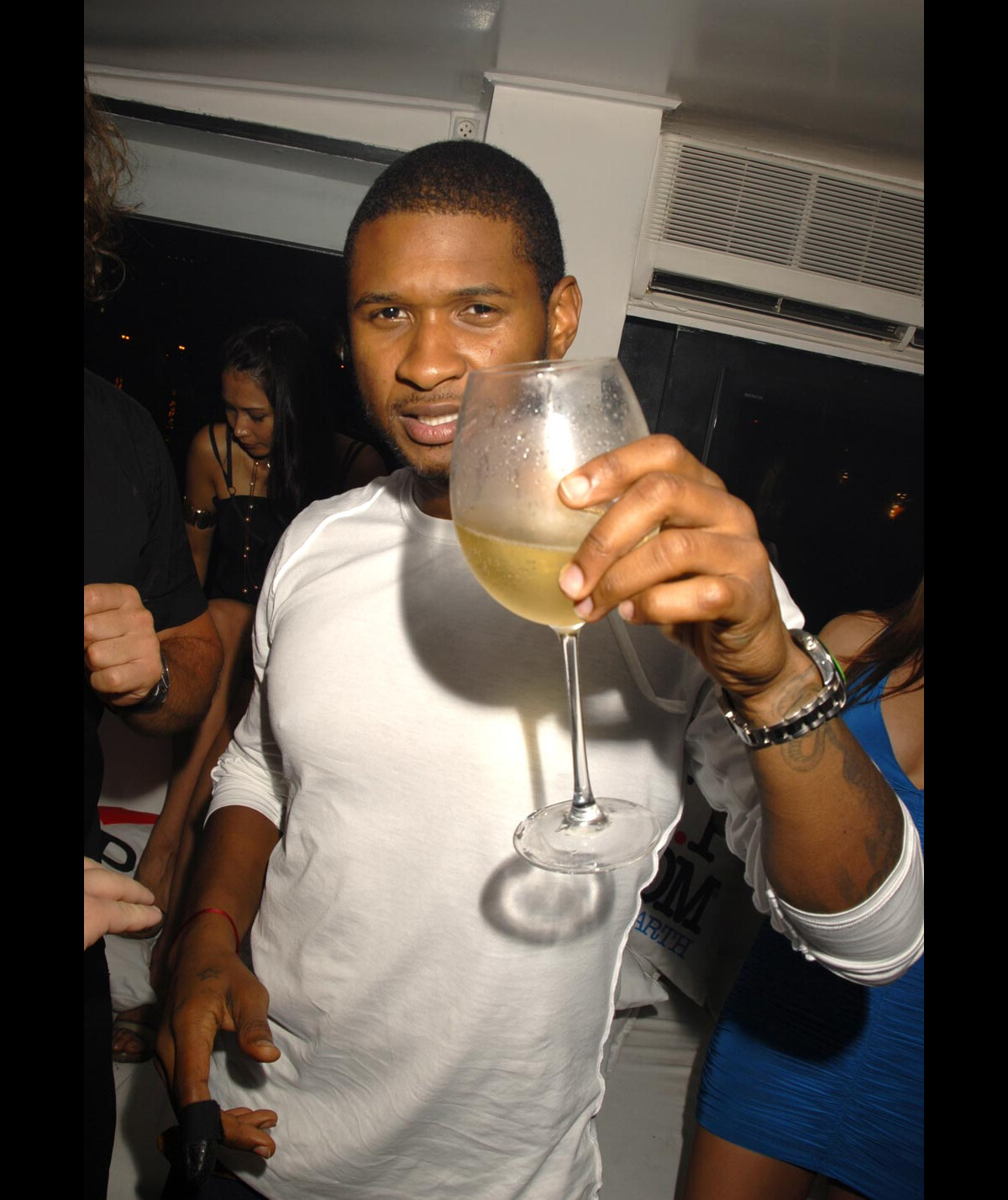 Photo : Usher a fait la fête au VIP Room à St Barth le 31 décembre 2009 ...