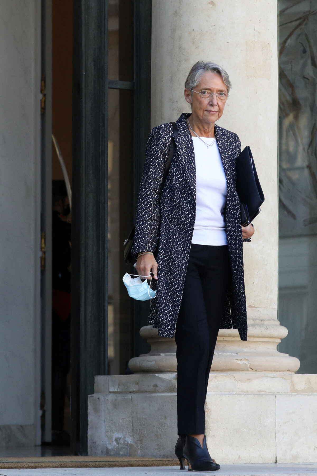 Photo : Elisabeth Borne, ministre du Travail, de l'Emploi et de l'Insertion - Sorties du Conseil ...