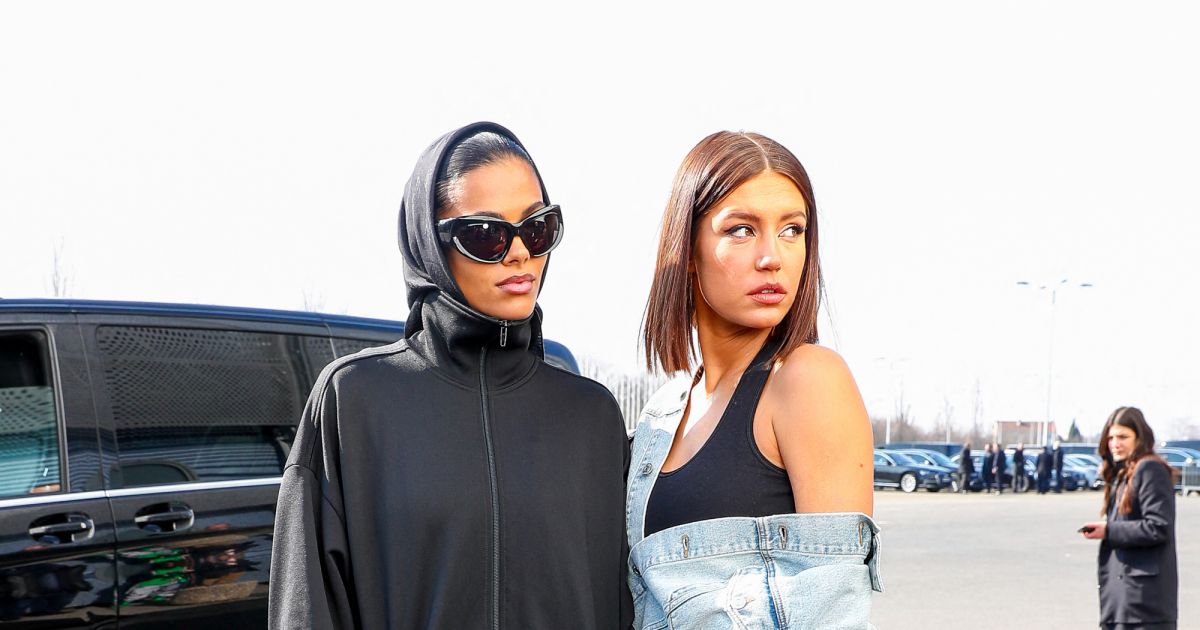Exclusif - Tina Kunakey et Adèle Exarchopoulos - Arrivées au défilé ...